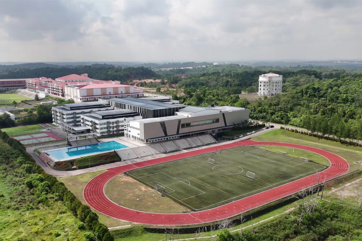 Invictus International School Spring Hills - Tropical Resort Lifestyle